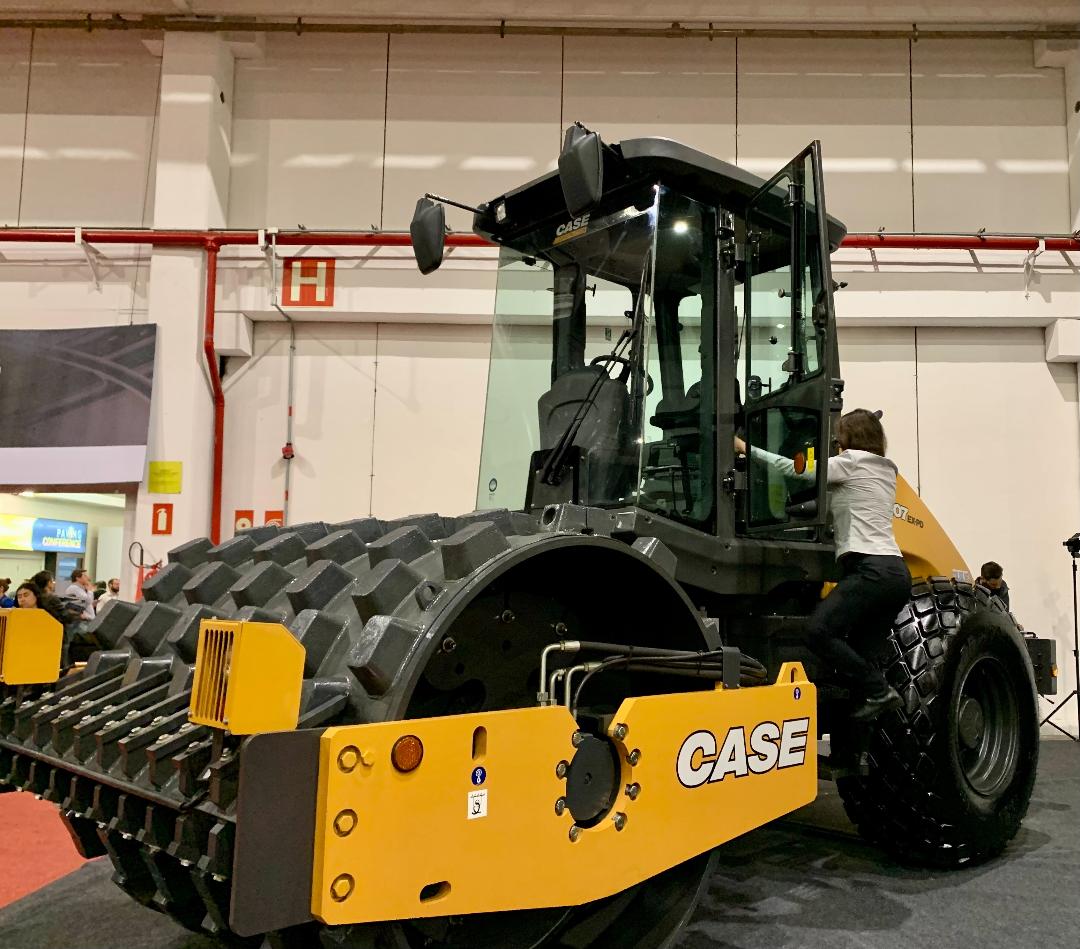 Case lança rolo compactador 1107EX “pata de carneiro” | Revista O ...